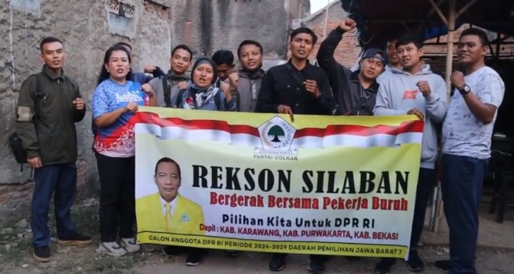 Puluhan Koordinator Tim Pemenangan Rekson Silaban Wilayah Karawang Atur ...